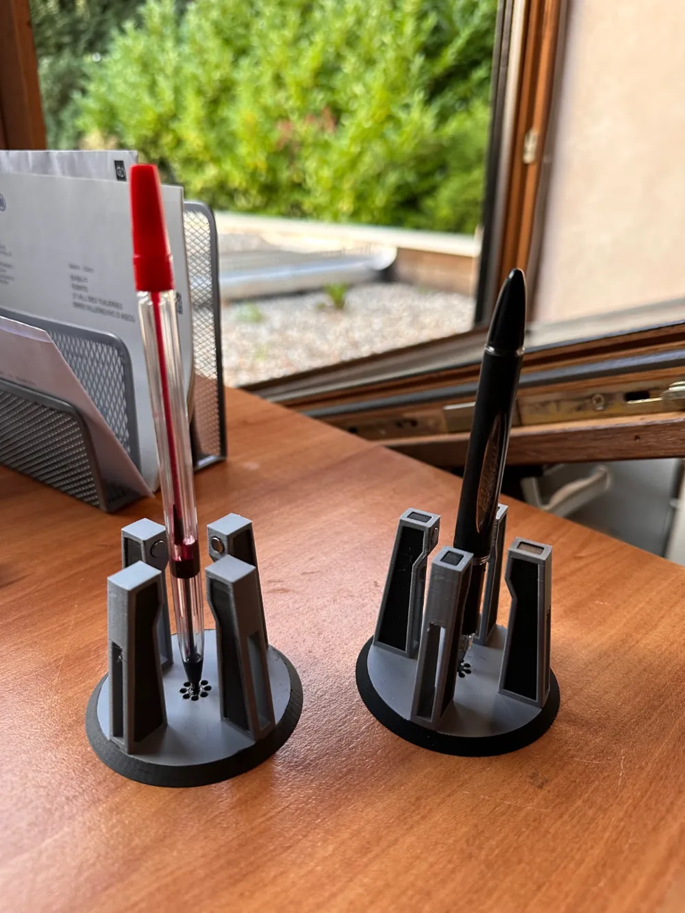 Magnetic Pen Holder by david.cheval - MakerWorld