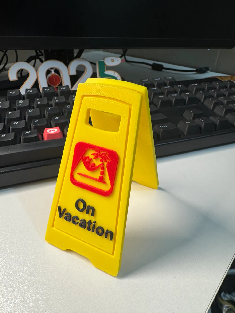 On Vacation Sign by Siluodi - MakerWorld