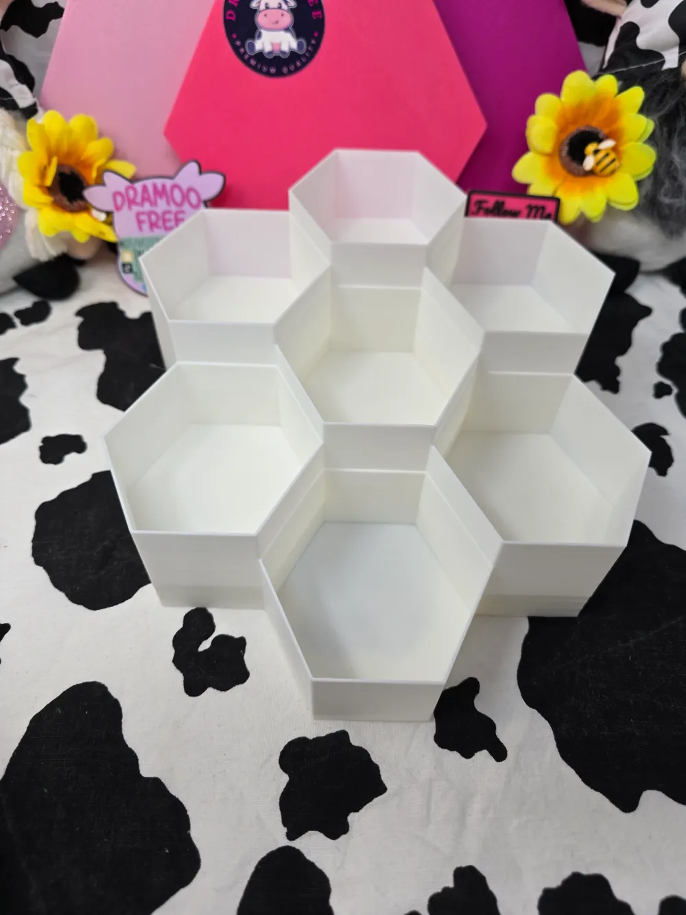 Conjoinable Hexagon Vendor Trays-Organization by DramooFree MakerWorld: Download Free 3D Models