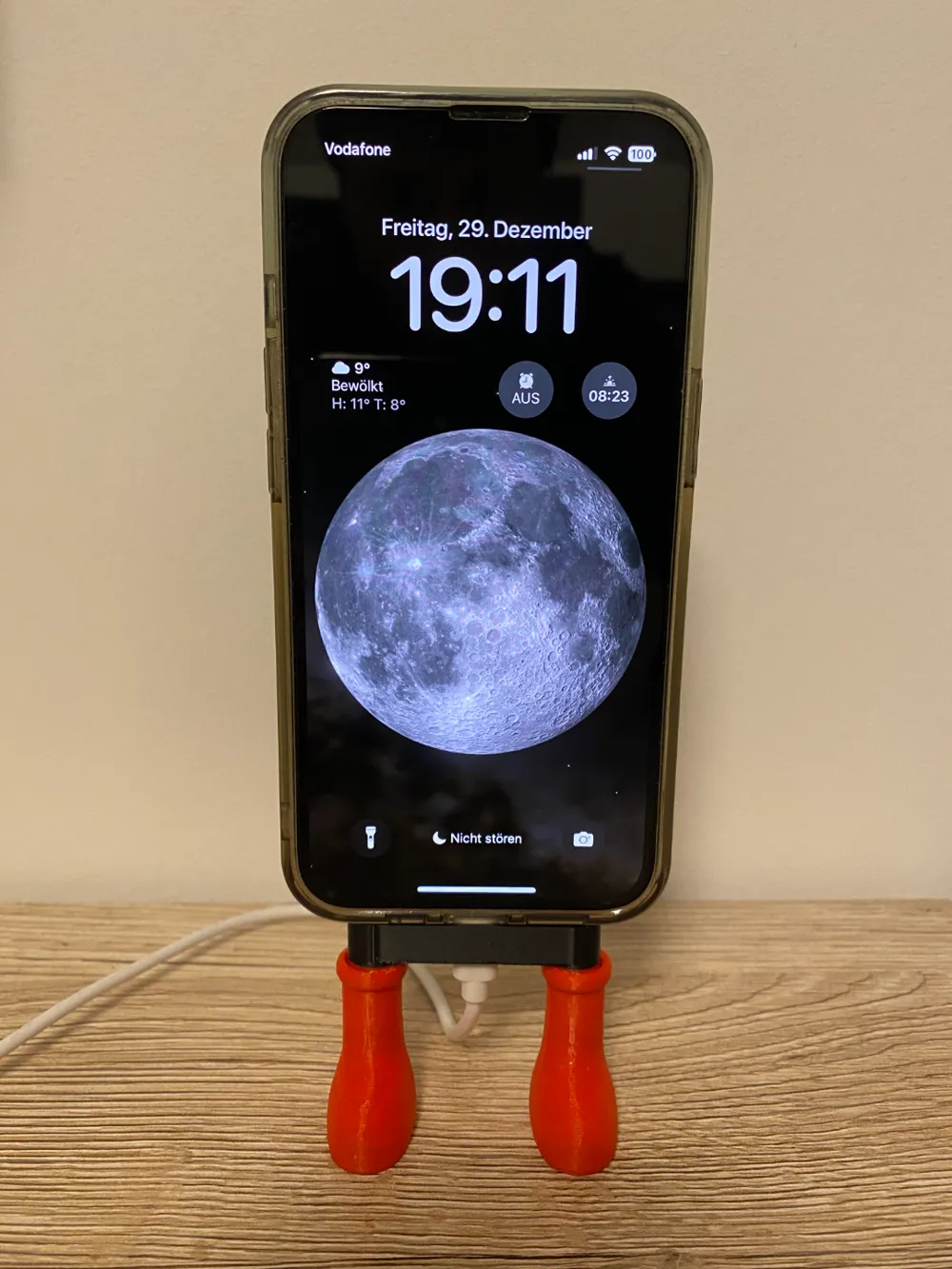 Big red boots smartphone charging station by Eli_Kpp - MakerWorld