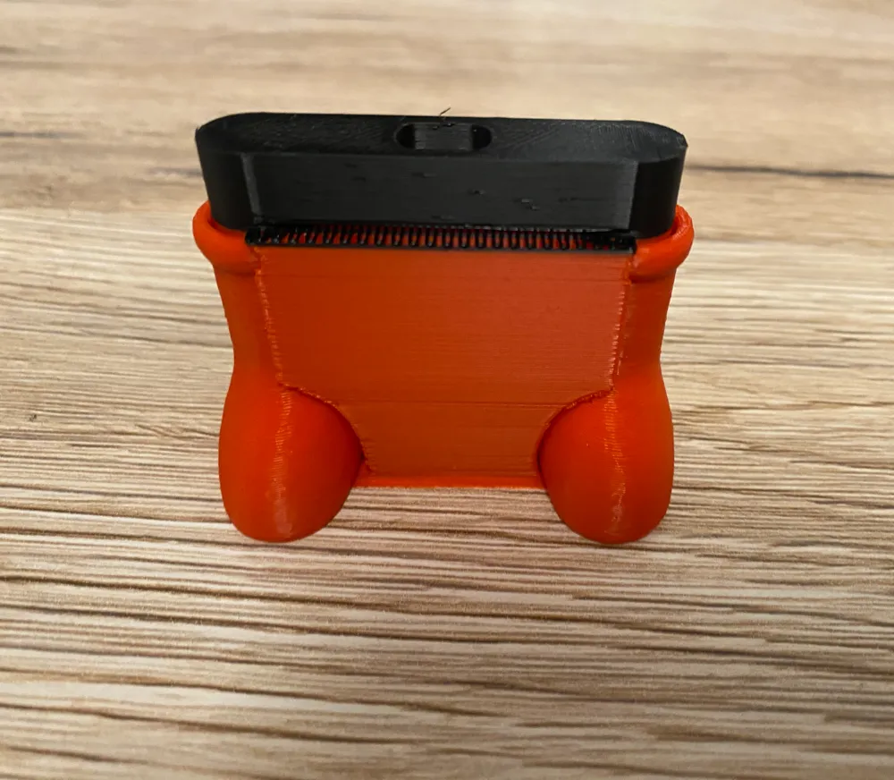 Big red boots smartphone charging station by Eli_Kpp - MakerWorld