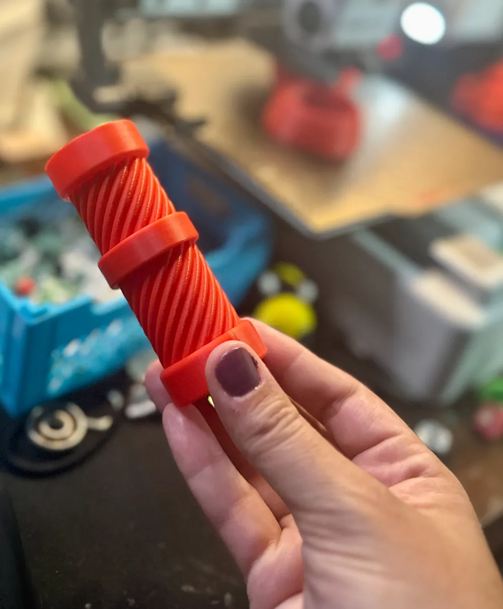Simple Fidget Bolt Stash Container by Chipped Builds - MakerWorld