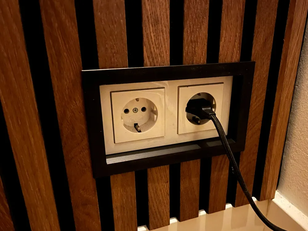 GIRA E2 Woodupp cover by Peter-Hans - MakerWorld