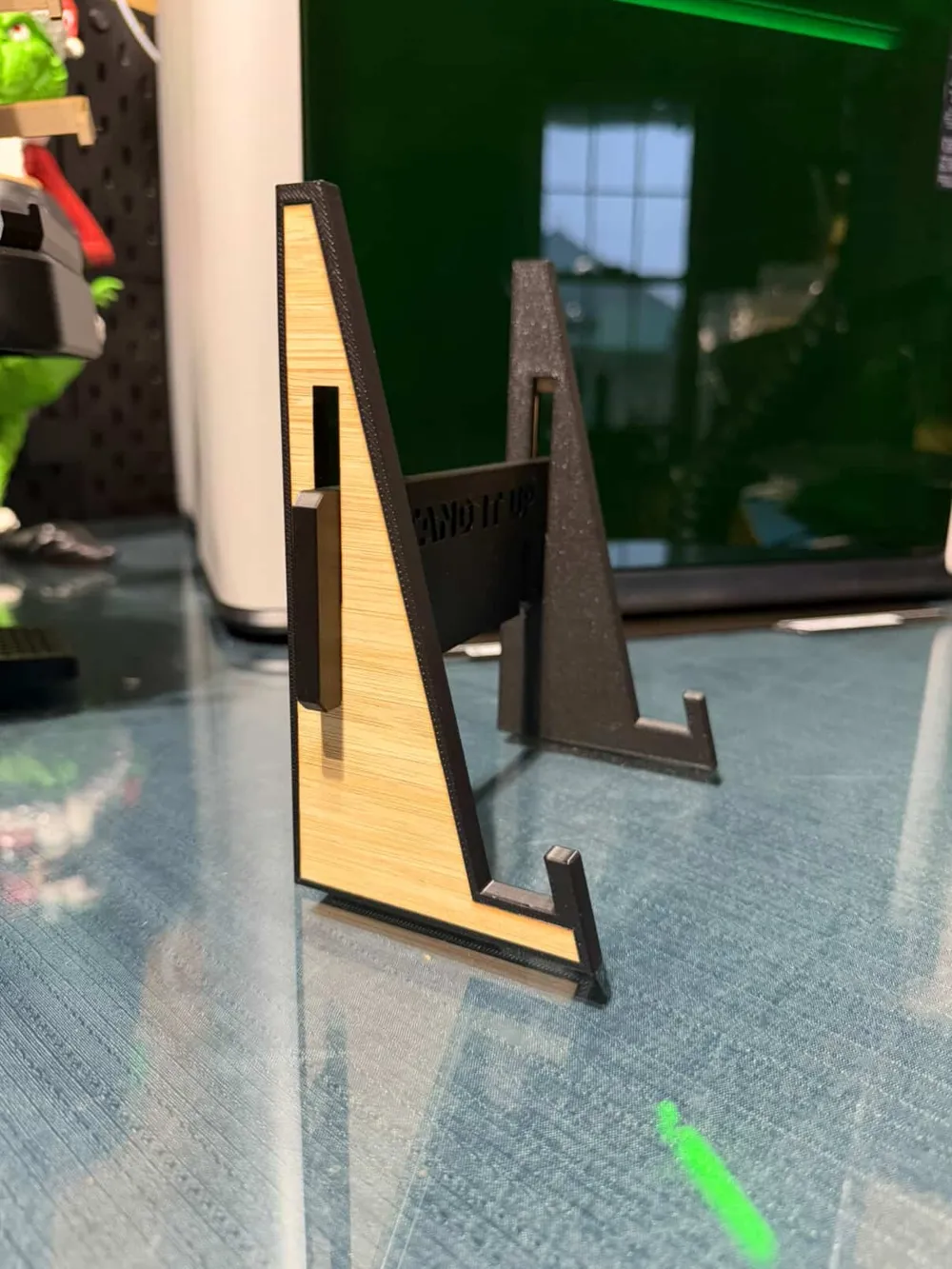 Simple Stand-It-Up Inlay Stand - Free 3D Print Model - MakerWorld