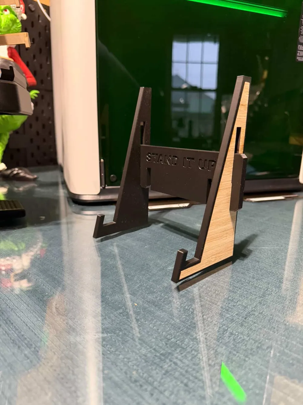 Simple Stand-It-Up Inlay Stand - Free 3D Print Model - MakerWorld