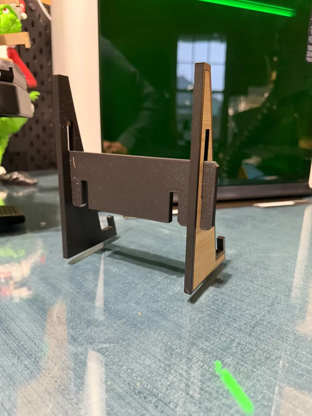 Simple Stand-It-Up Inlay Stand - Free 3D Print Model - MakerWorld