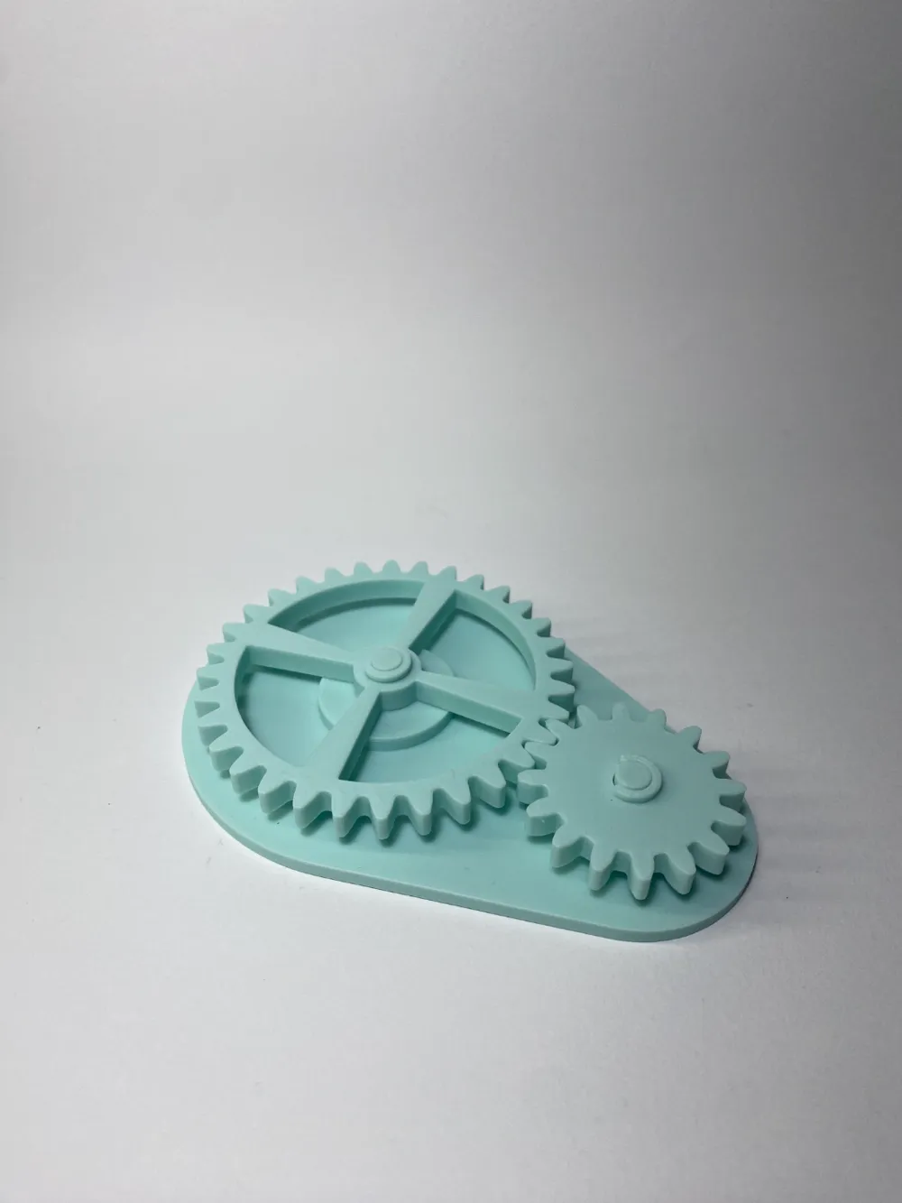 SPINNABLE SPUR GEARS by Tom Skehan - MakerWorld