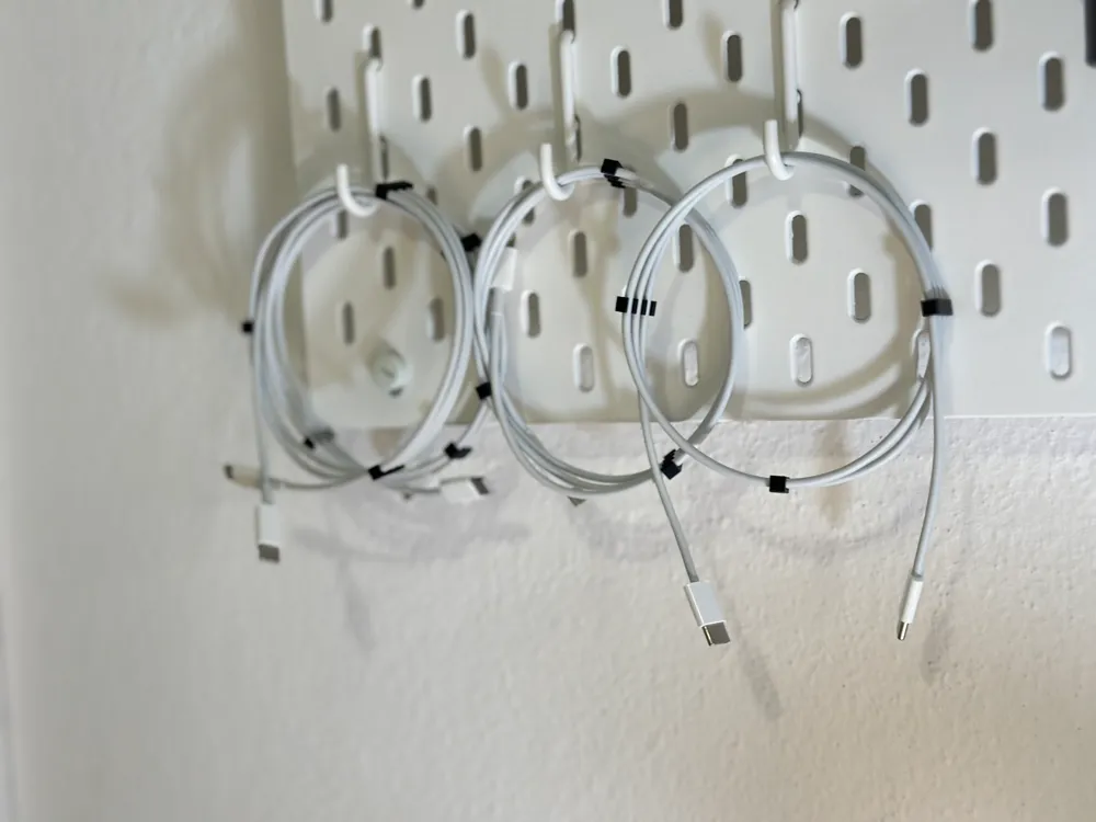 Cable Clip for Classic Apple Cable (2 & 3 Loops) by CS STUR - MakerWorld