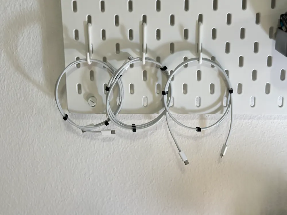 Cable Clip for Classic Apple Cable (2 & 3 Loops) by CS STUR - MakerWorld