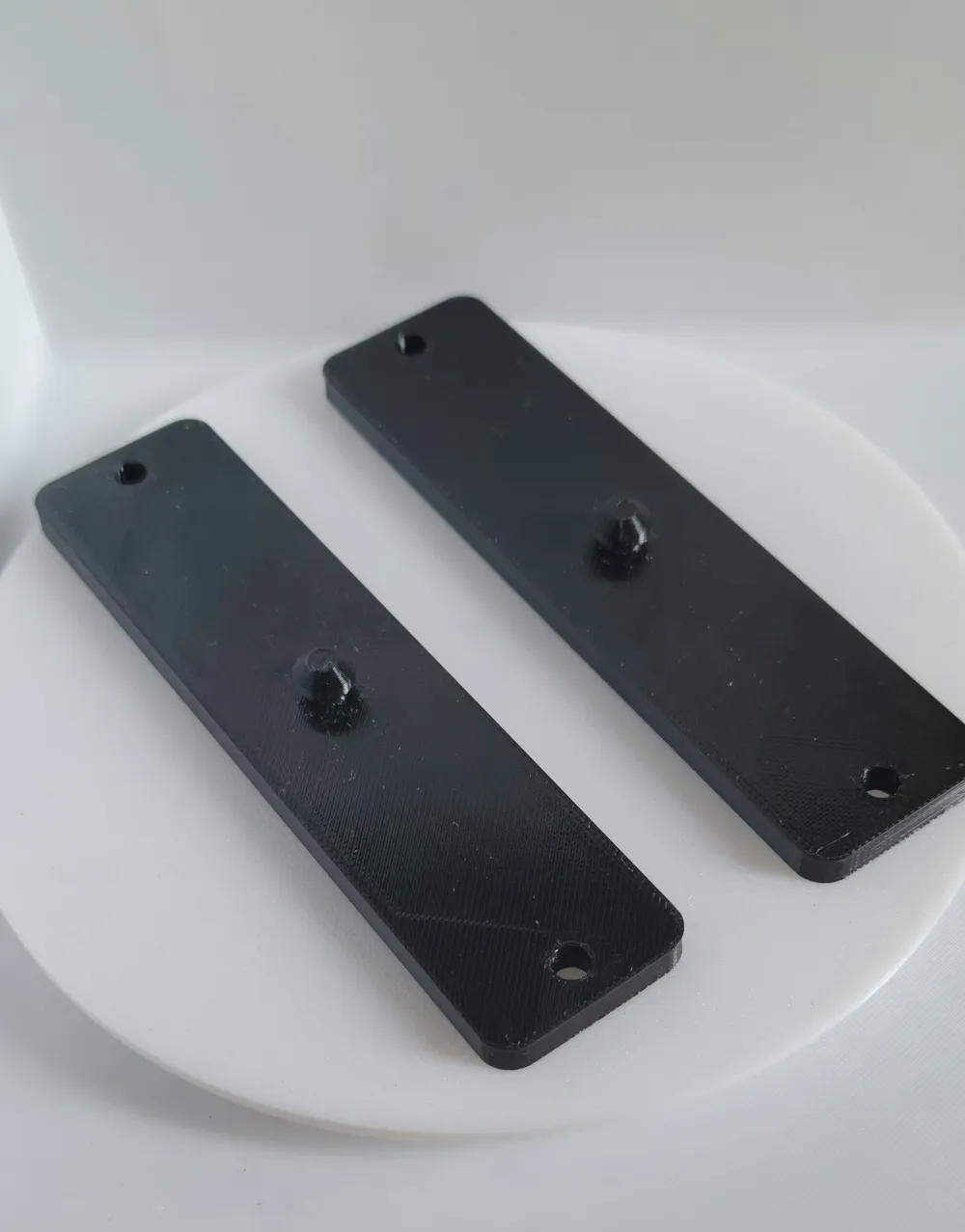 Power Strip keyhole mount bracket - Free 3D Print Model - MakerWorld