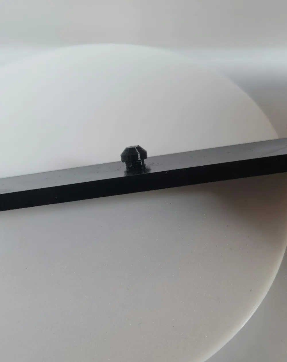 Power Strip keyhole mount bracket by Envision3DP MakerWorld: Download ...