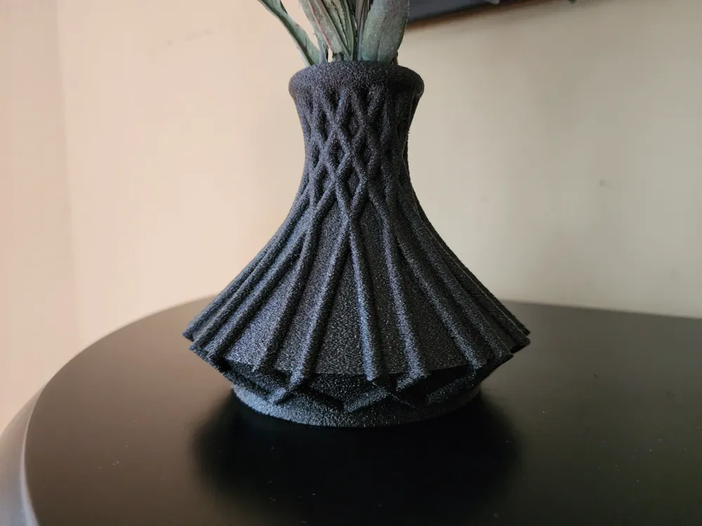 Cross Hatch Modern Vase 2.0 by BPmakesthings - MakerWorld