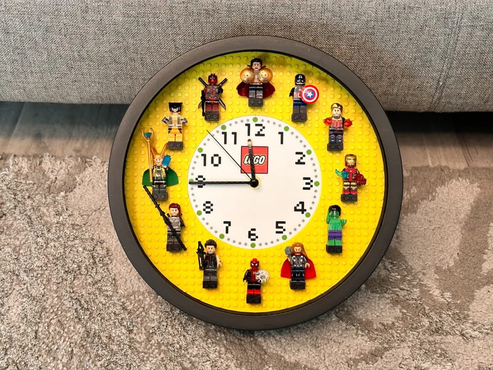 Logo Clock for Minifigures! by TheMiguelBi - MakerWorld