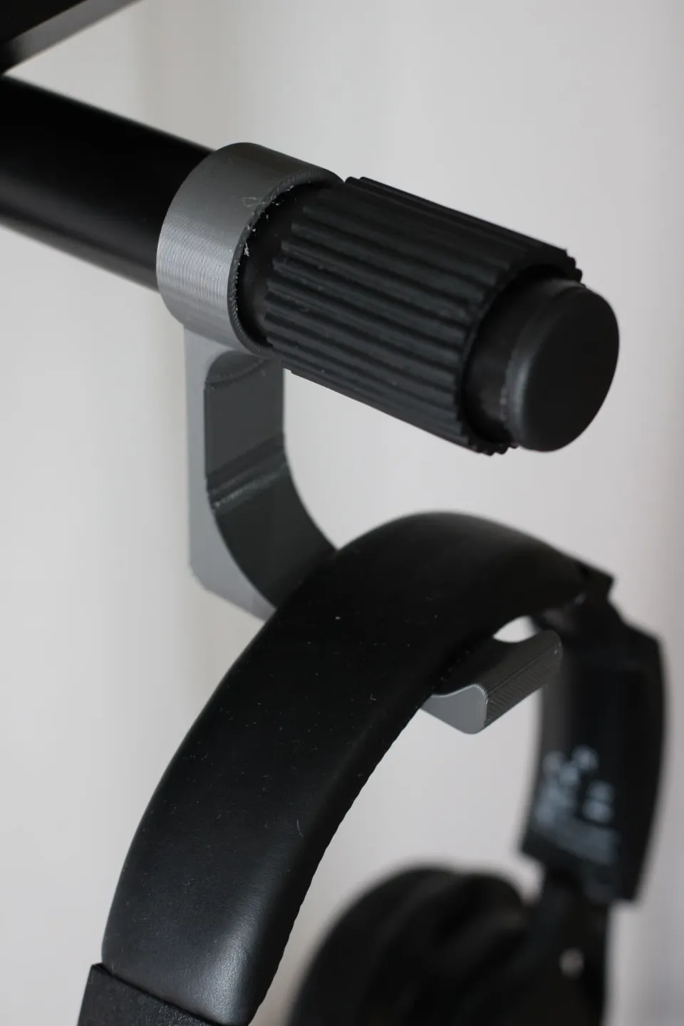 HEAD PHONE STAND by Benchymaker - MakerWorld