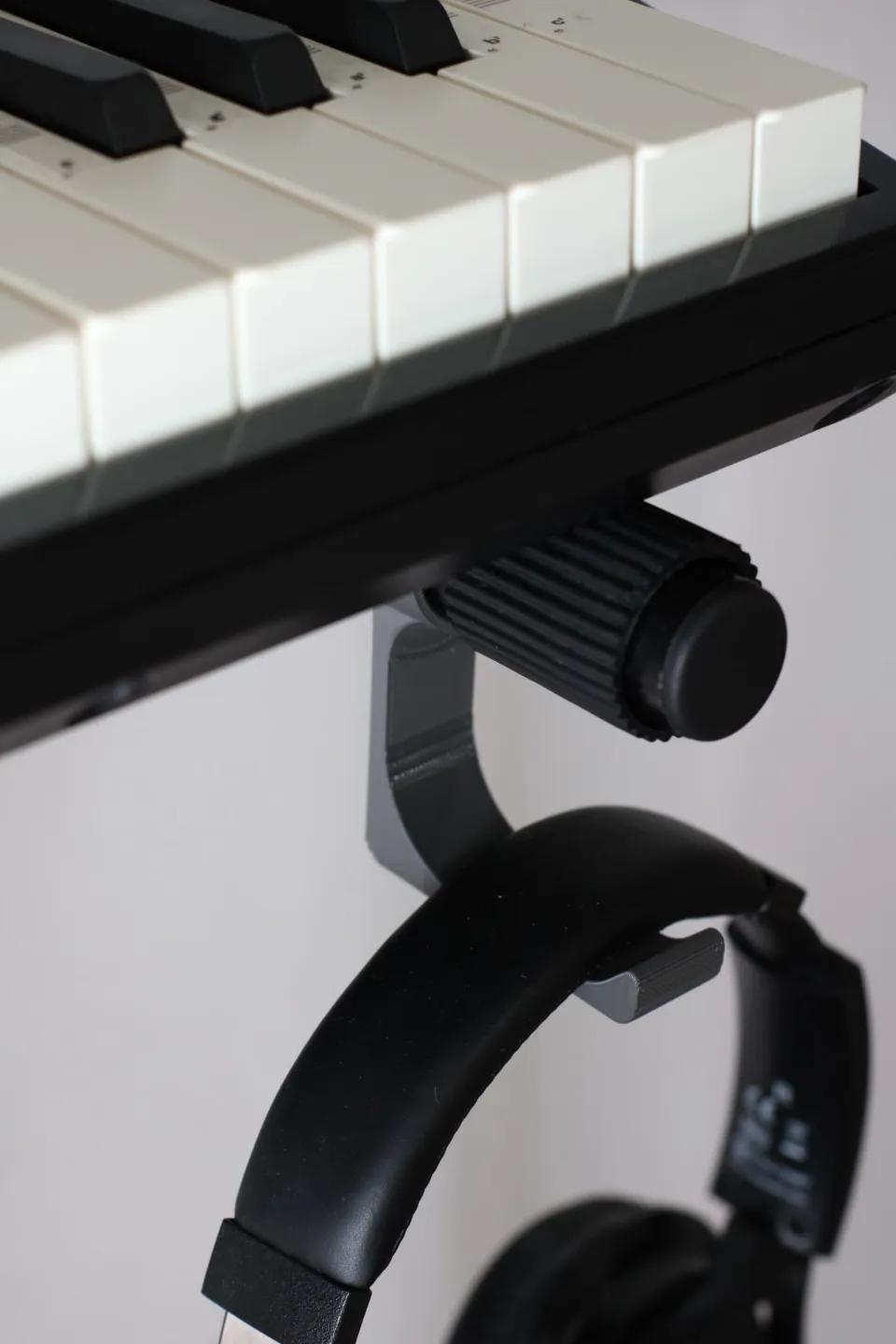 HEAD PHONE STAND by Benchymaker - MakerWorld