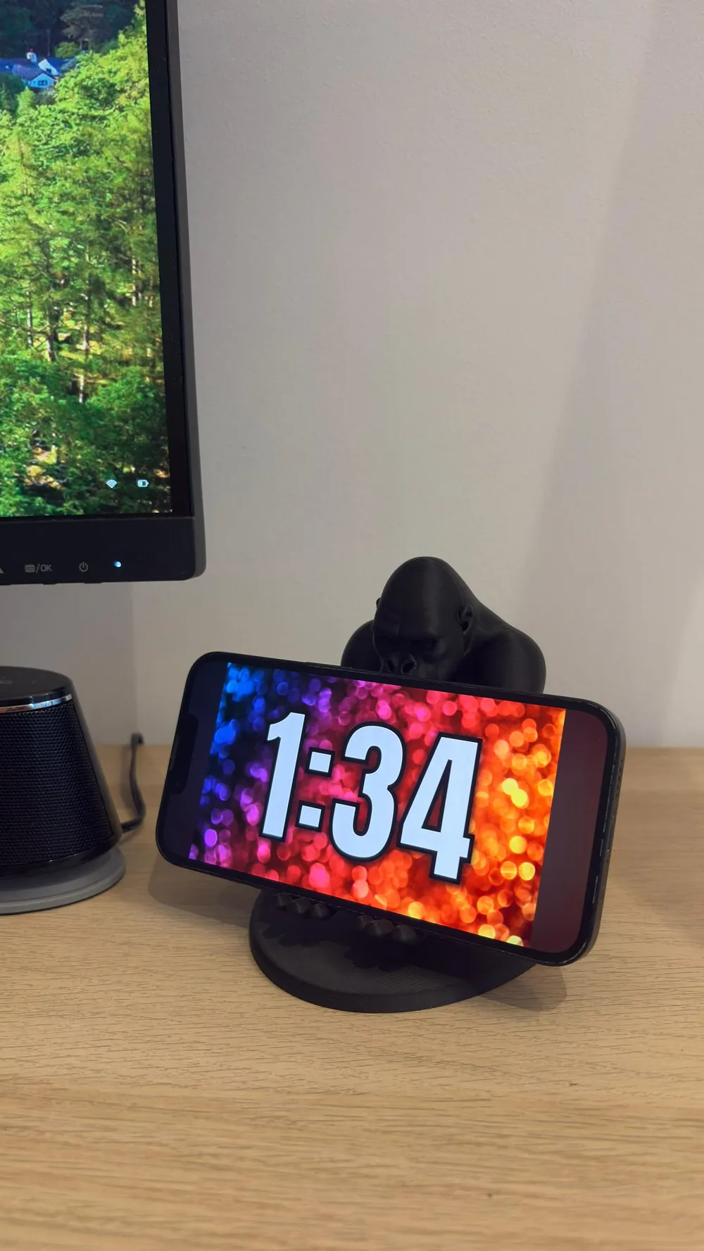 Gorilla Phone Holder by UKJ Studio MakerWorld: Download Free 3D Models