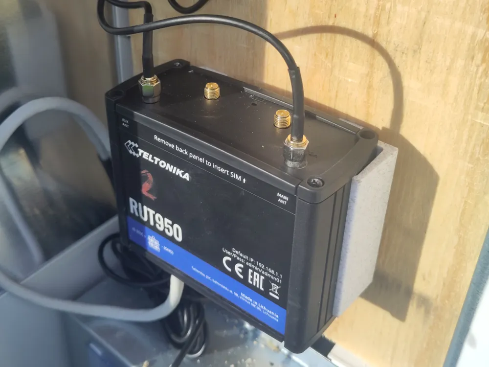 Teltonika RUT 950 / 9XX Mounting by gunnar - MakerWorld