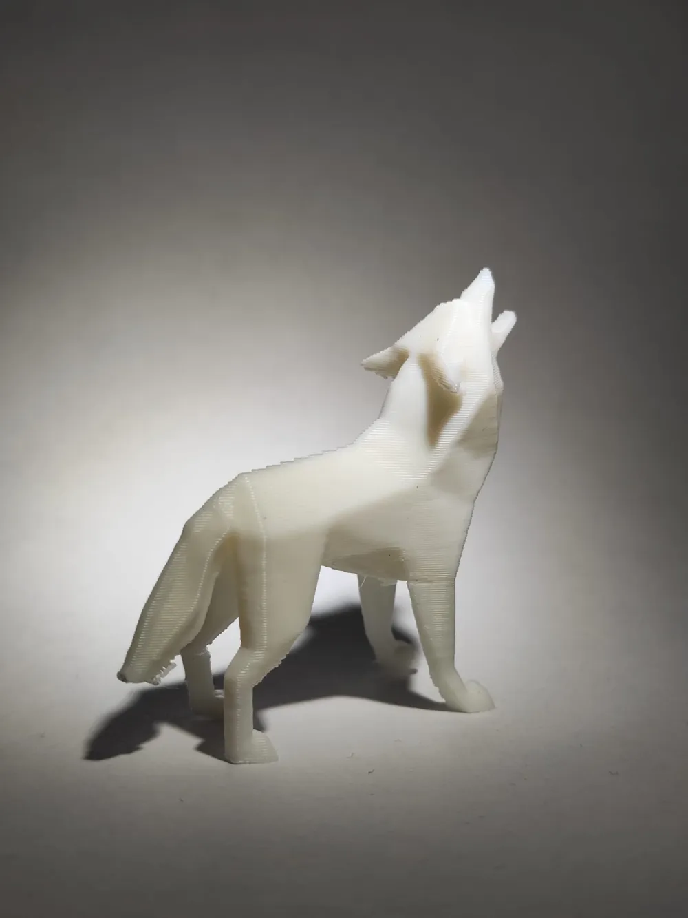 low poly howling wolf by Quantrex MakerWorld: Download Free 3D Models