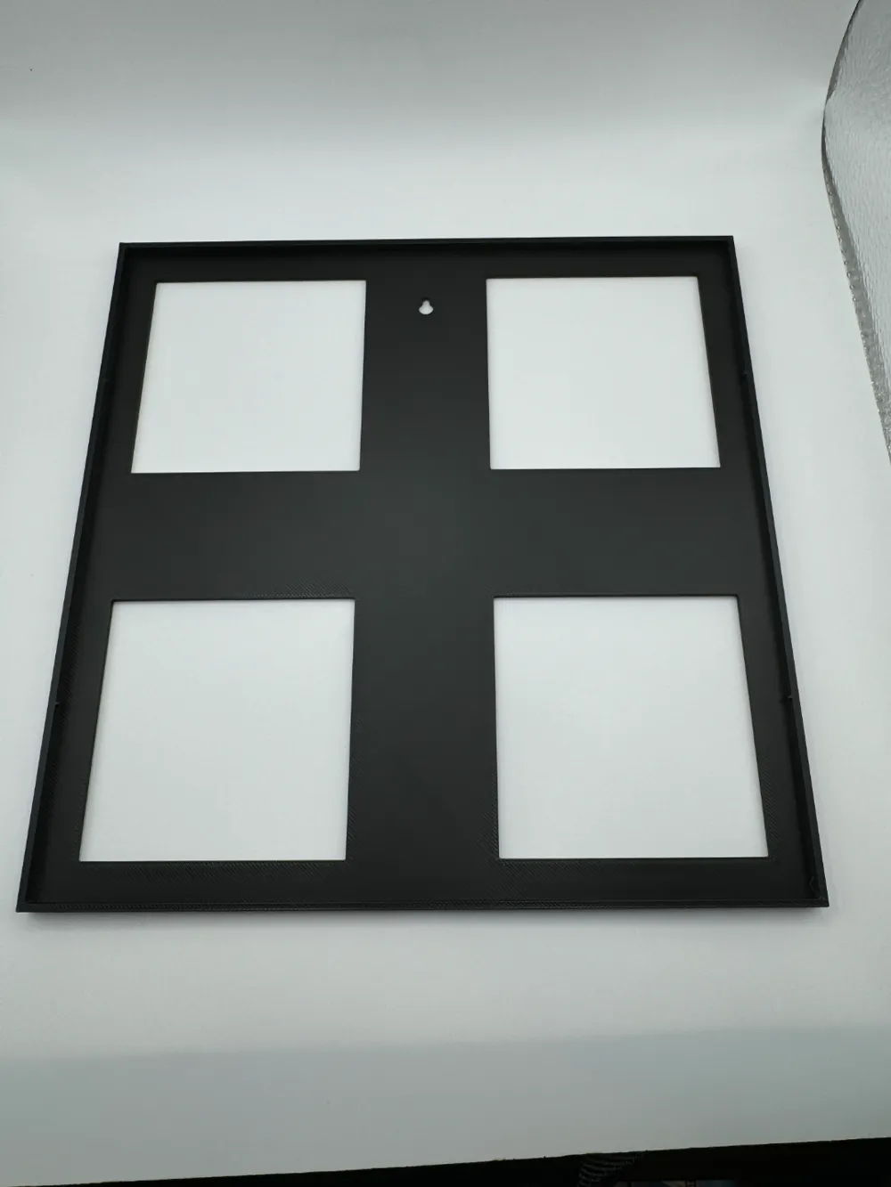 Minimalist Displate Frame - Multiple Sizes by Canadian Gamer - MakerWorld