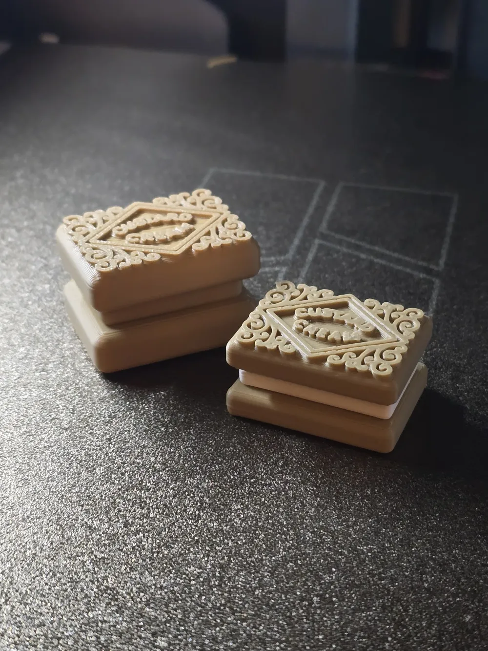 Custard Cream Clicker Keychain by Vanda MakerWorld: Download Free 3D Models