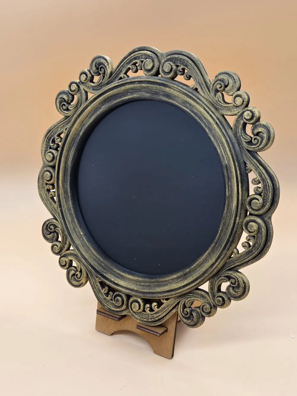 Decorative Round Frame – Vintage Style - Free 3D Print Model - MakerWorld