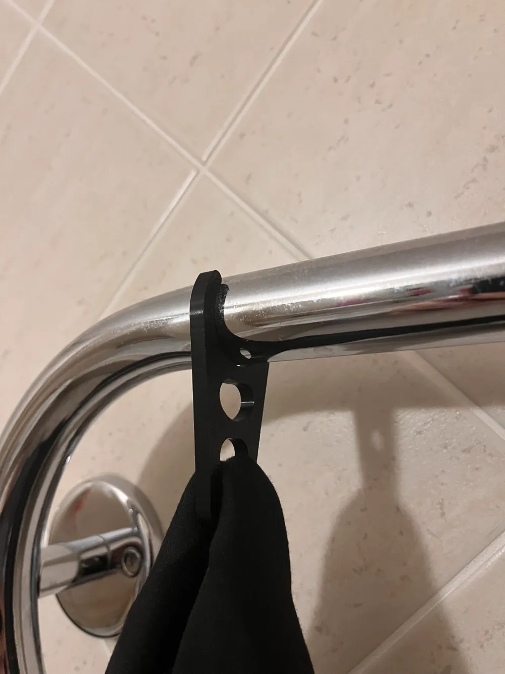 Bathroom radiator clip by user_1904019619 - MakerWorld