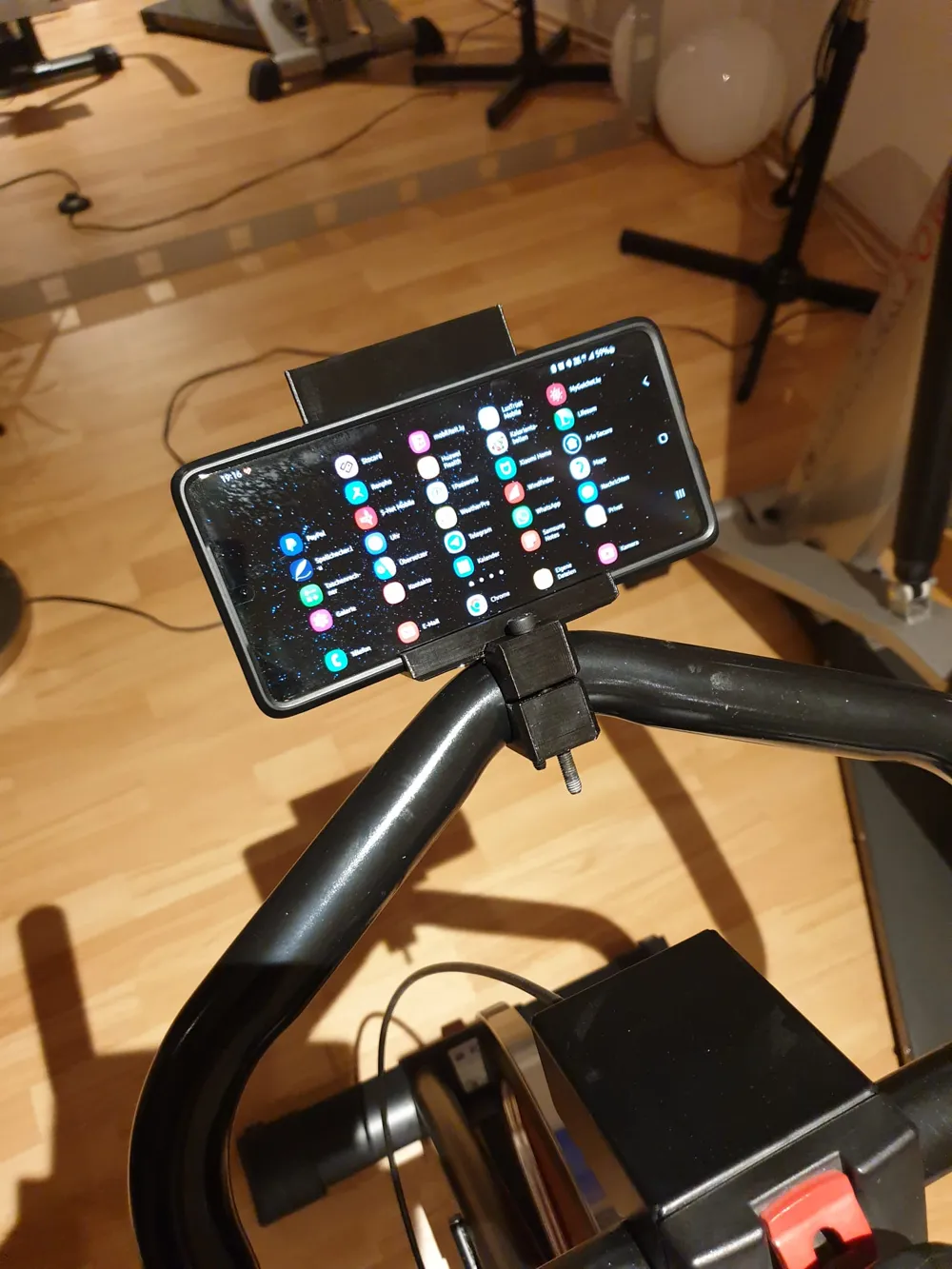 Smartphone Halterung für Spinning Bike by 3DKevin - MakerWorld