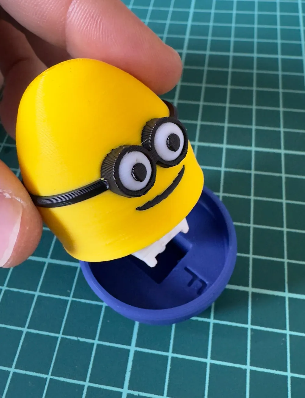 Minion Fidget Clickerr - Free 3D Print Model - MakerWorld