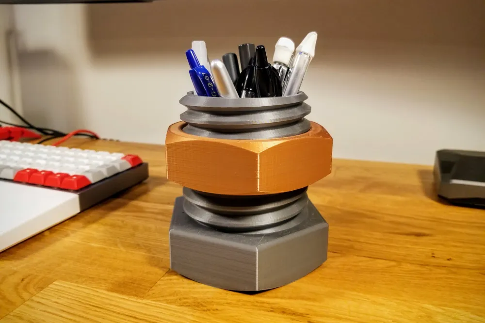 Nut & bolt pencil organizer by Julia Ebert - MakerWorld