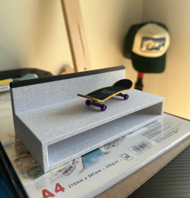 FingerBoard / Tech Deck Obstacle With Rail by MadMARIOS - MakerWorld