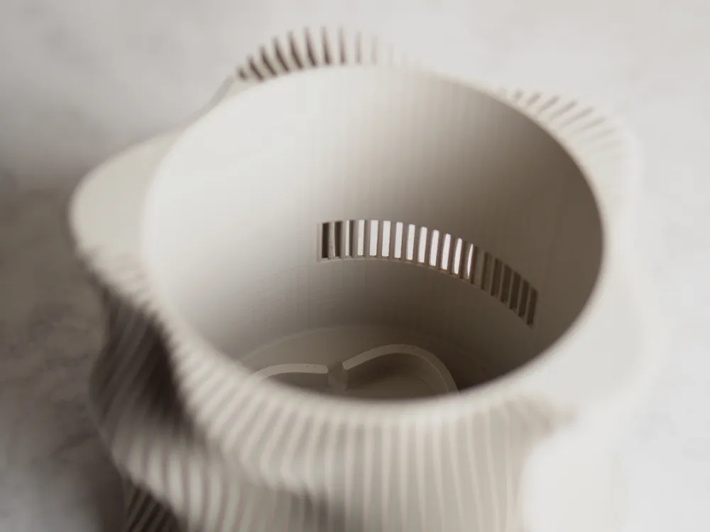 KuraLoop Planter Pot Wavy with Drainage Window by 3D Farmers MakerWorld ...