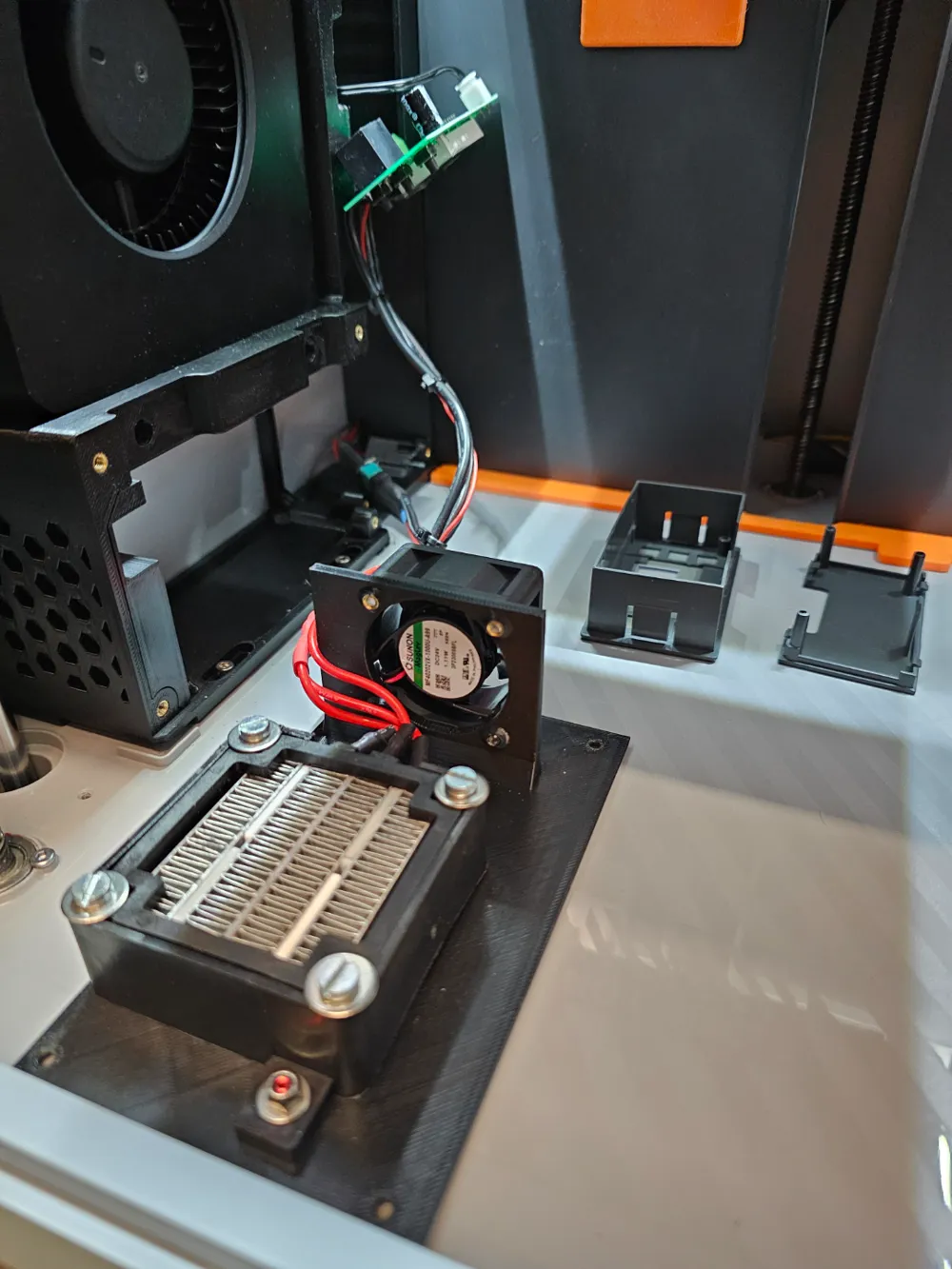 BambuSauna - X1C (P1) Chamber Heater remixed 24VDC - Free 3D Print ...