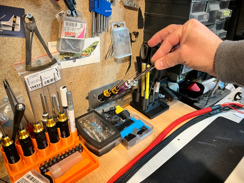 45-degree Wall screw driver holder by PSG by Isi Serrati - MakerWorld