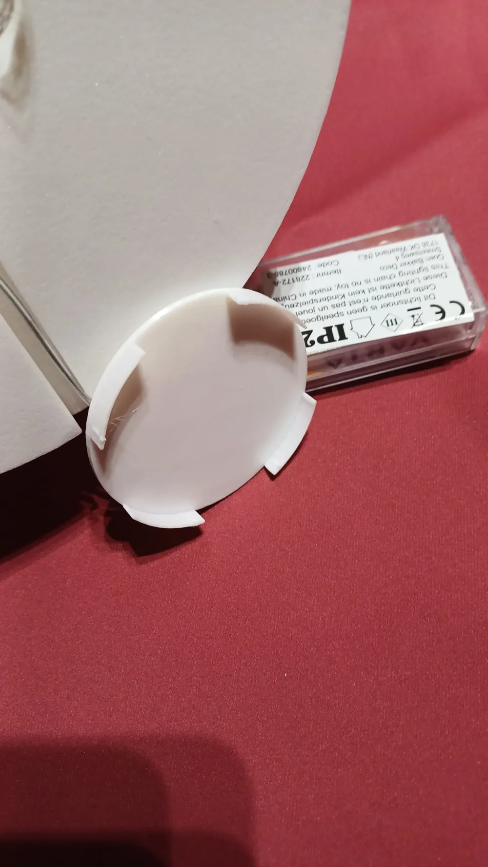 Round Cover with 4 retaining tabs - no supports - Free 3D Print Model ...