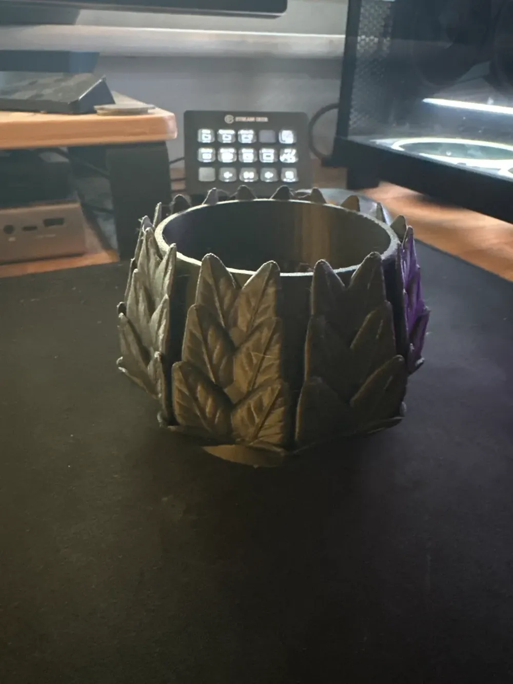 Plant Pot with 3d Leaf design. Modern Planter by Abstractia Design MakerWorld: Download Free 3D ...