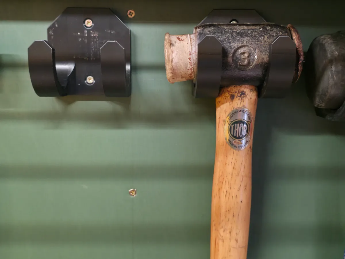 Hammer wall bracket 50mm Diameter - Free 3D Print Model - MakerWorld