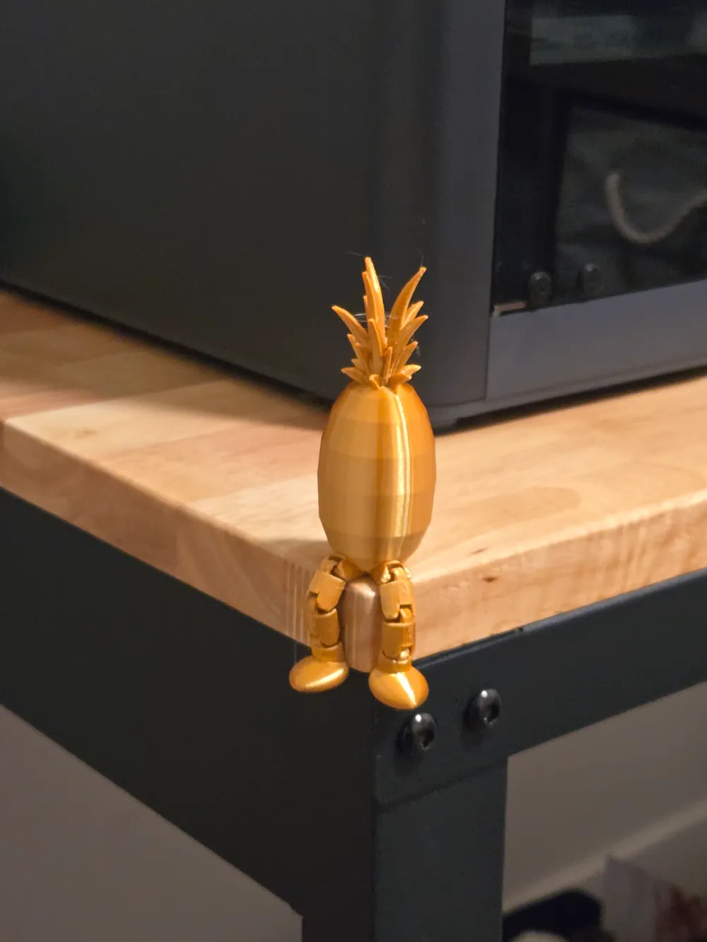 Golden Pineapple with legs by Golden 3D - MakerWorld