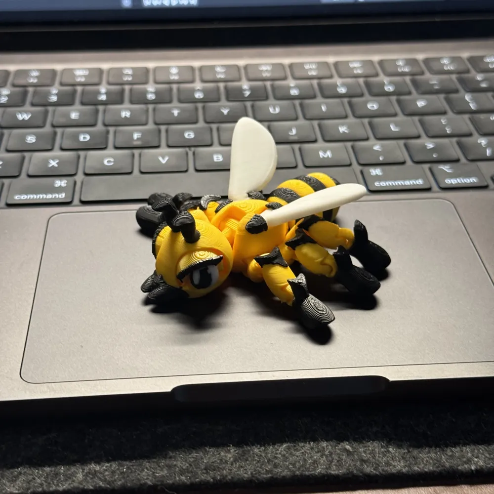 Articulated MINI BEE! - Free 3D Print Model - MakerWorld