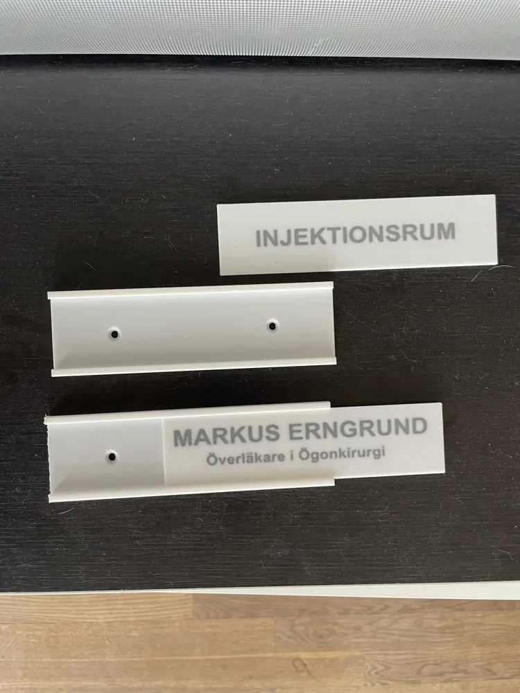 Exchangeable Name or Room sign with wall mount by Mikael SWE MakerWorld ...