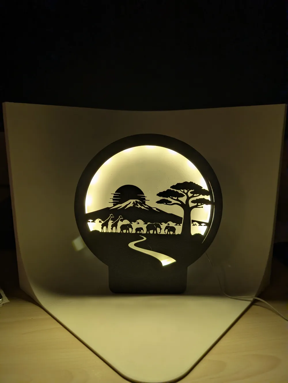 LED Silhouette Lamp Savannah - Free 3D Print Model - MakerWorld