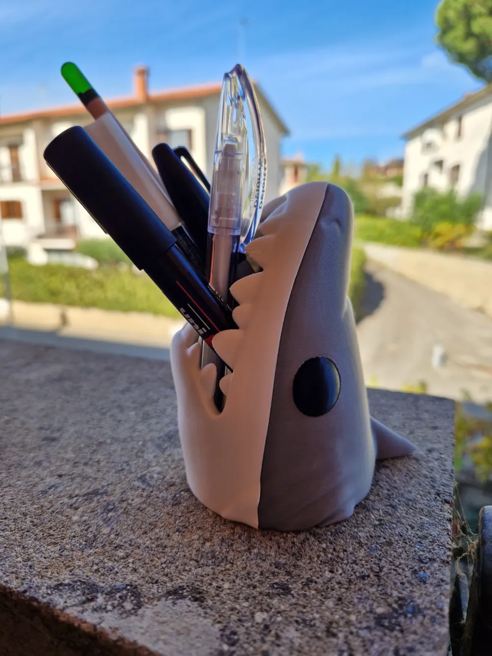 Shark pen holder by Sabex98 - MakerWorld
