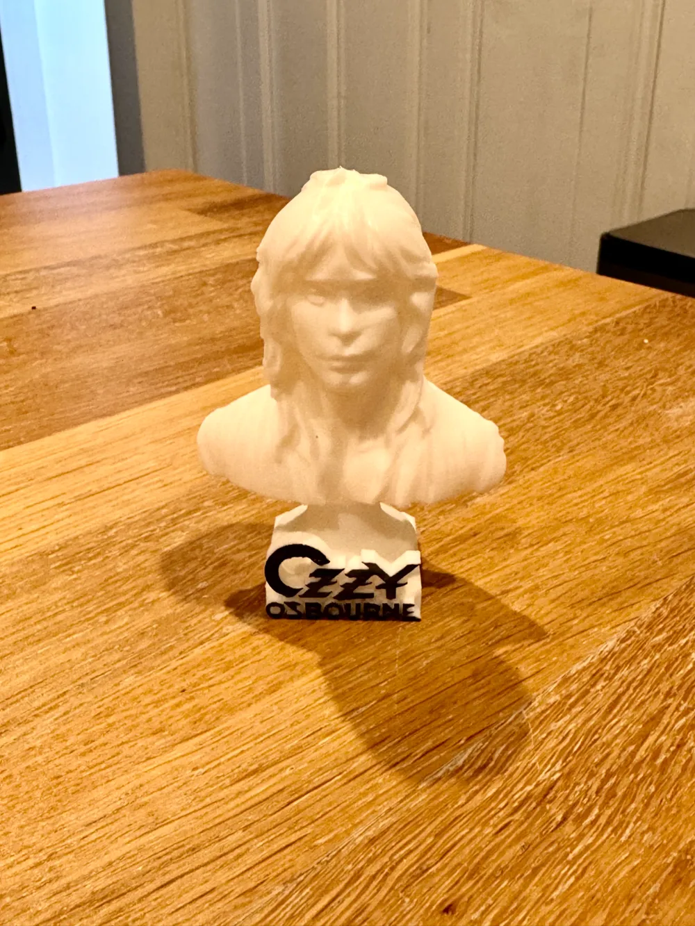 Statua di Ozzy Osbourne Black Sabbath da NoThanksBrandon MakerWorld: Scarica Modelli 3D Gratuiti