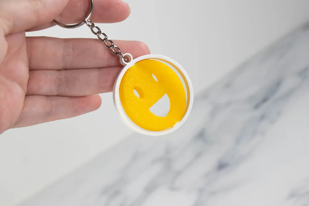 Spinning Smiley Keychain by Vogel3DCrafts MakerWorld: Download Free 3D ...
