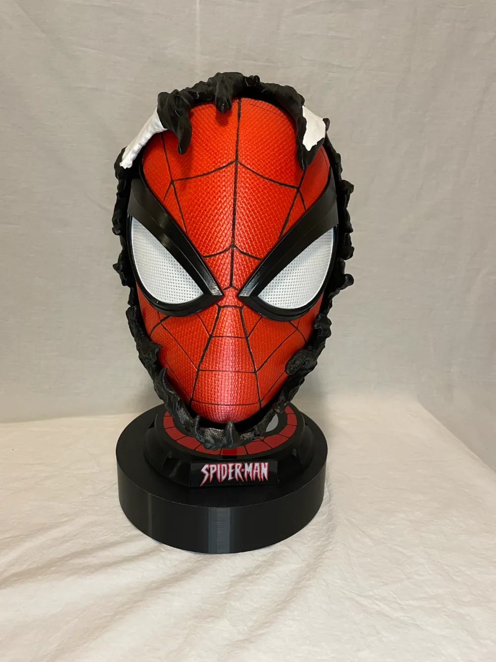 Spiderman Helmet Stand by Triple B 3D - MakerWorld