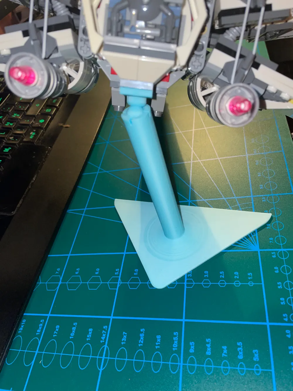 brick (legos) stand by Tallrooster - MakerWorld