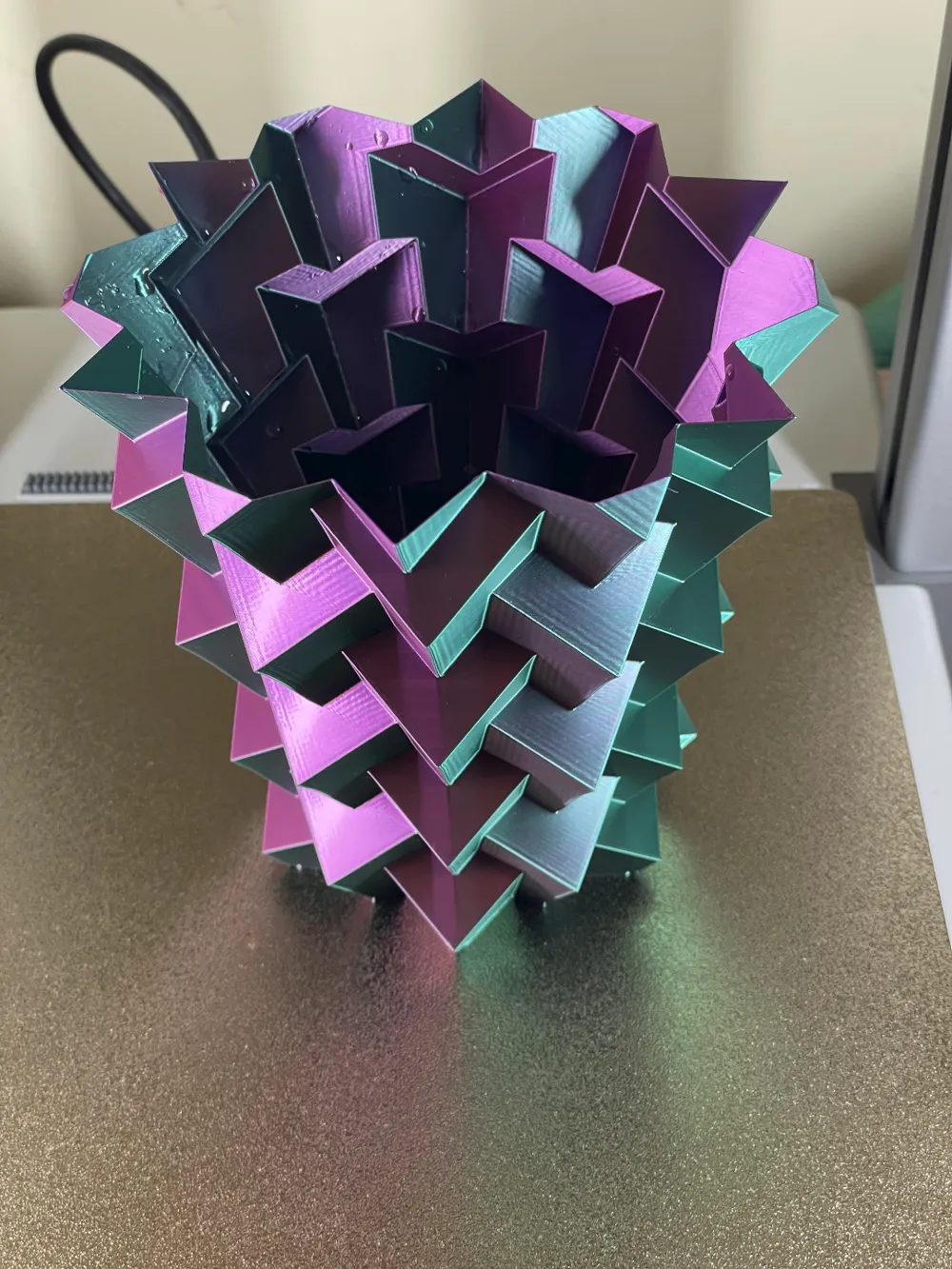 Simple geometric vase by b00g13 - MakerWorld