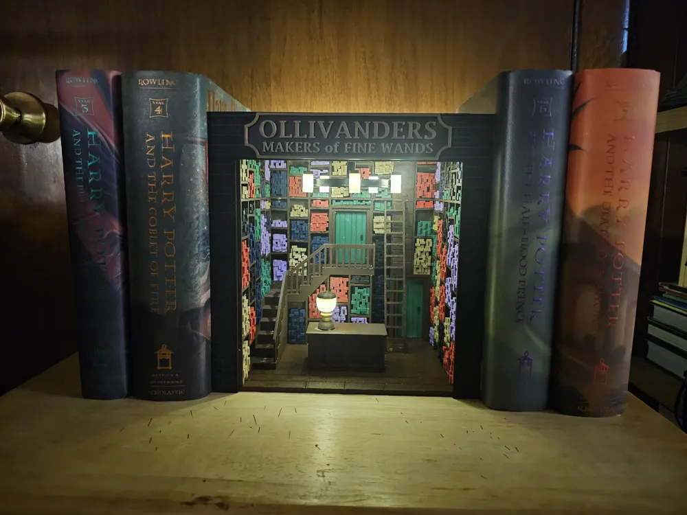 Harry-Potter-Ollivanders-Zauberstabladen-Bücherregal von Ryschweitzer MakerWorld: Kostenlose 3D ...