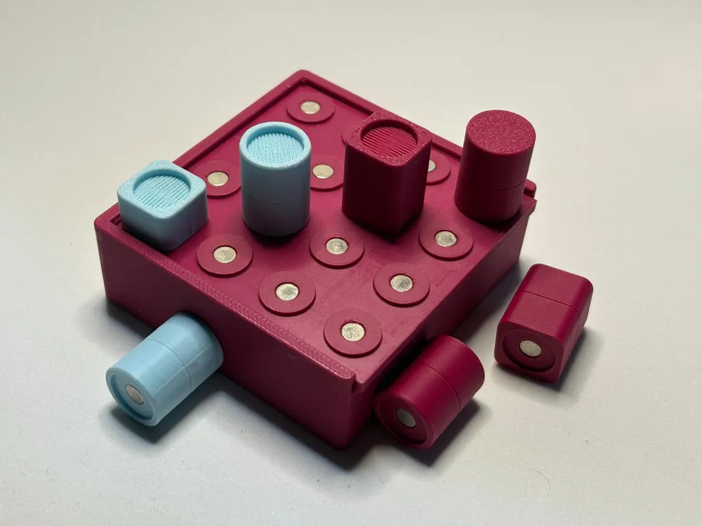 Quatro logic portable mini board game - Free 3D Print Model - MakerWorld