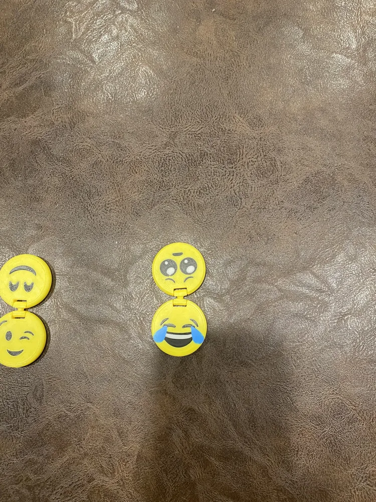 Emoji Flip Spin and Slide fidget (flippy coins) - Free 3D Print Model ...