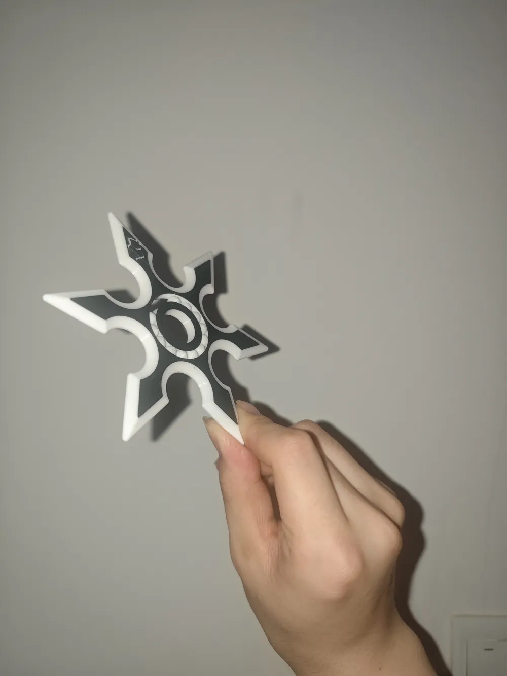 Only 19 grams, Fingertip Gyro Shuriken Mini, safe and smooth edges ...